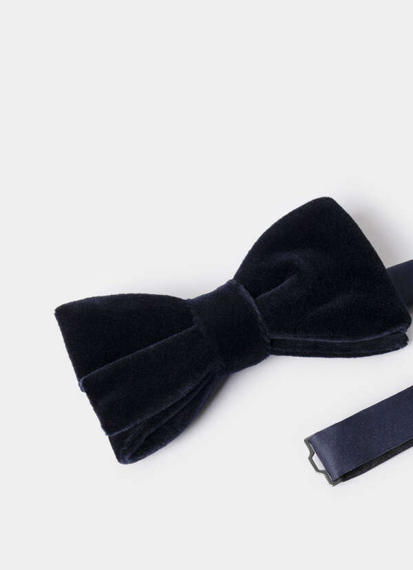 Velvet Pretied Bowtie | Hackett